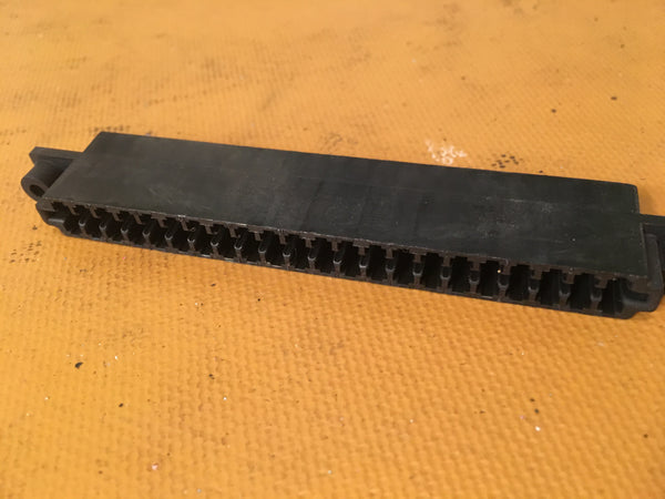King Bendix 44 pin Dual Edge Connector, new. – G's Plane Stuff