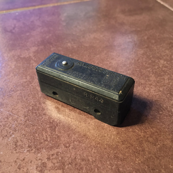 Honeywell Kalper R-R44, Microswitch, NOS. – G's Plane Stuff